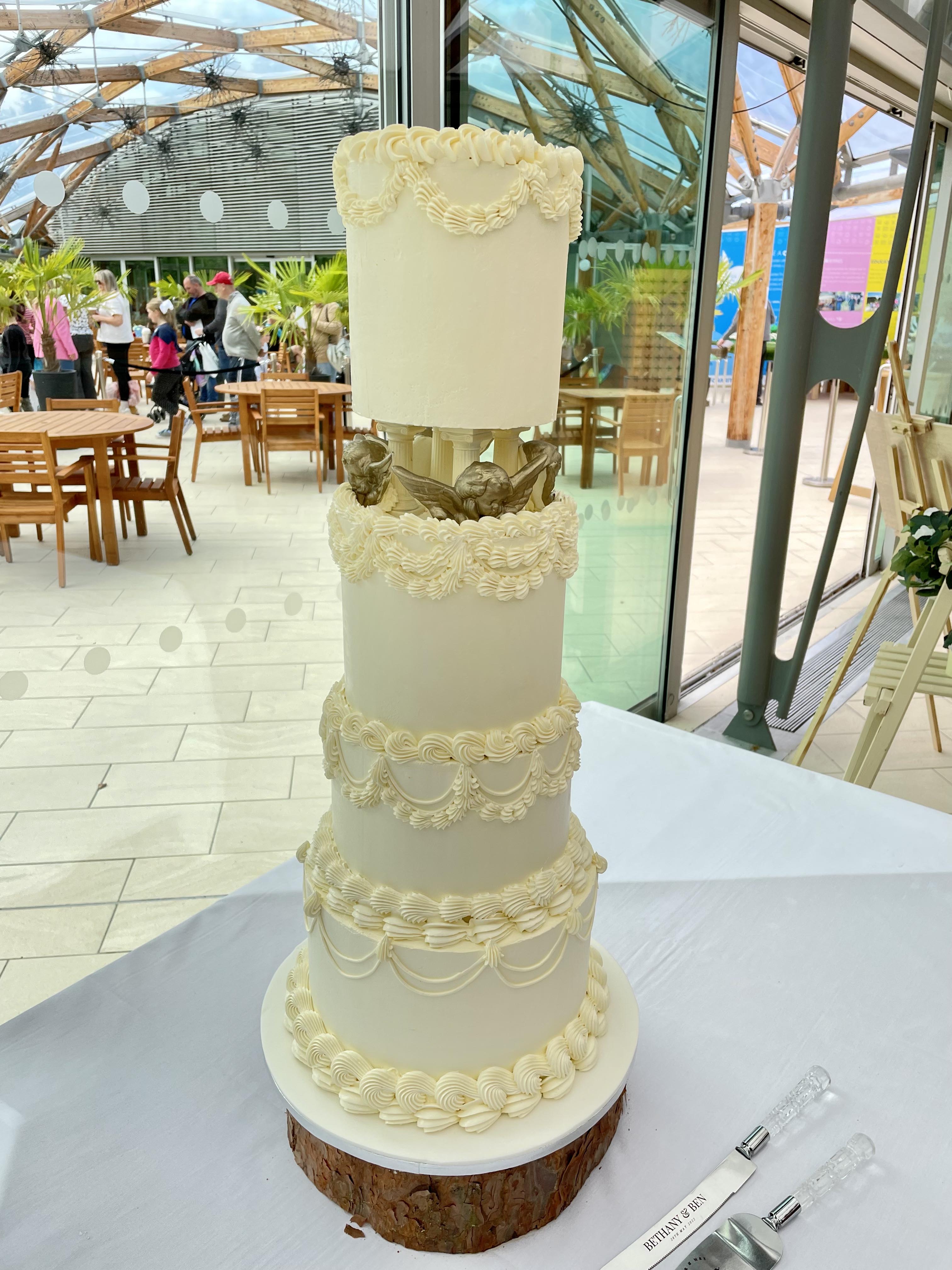 piped wedding cake